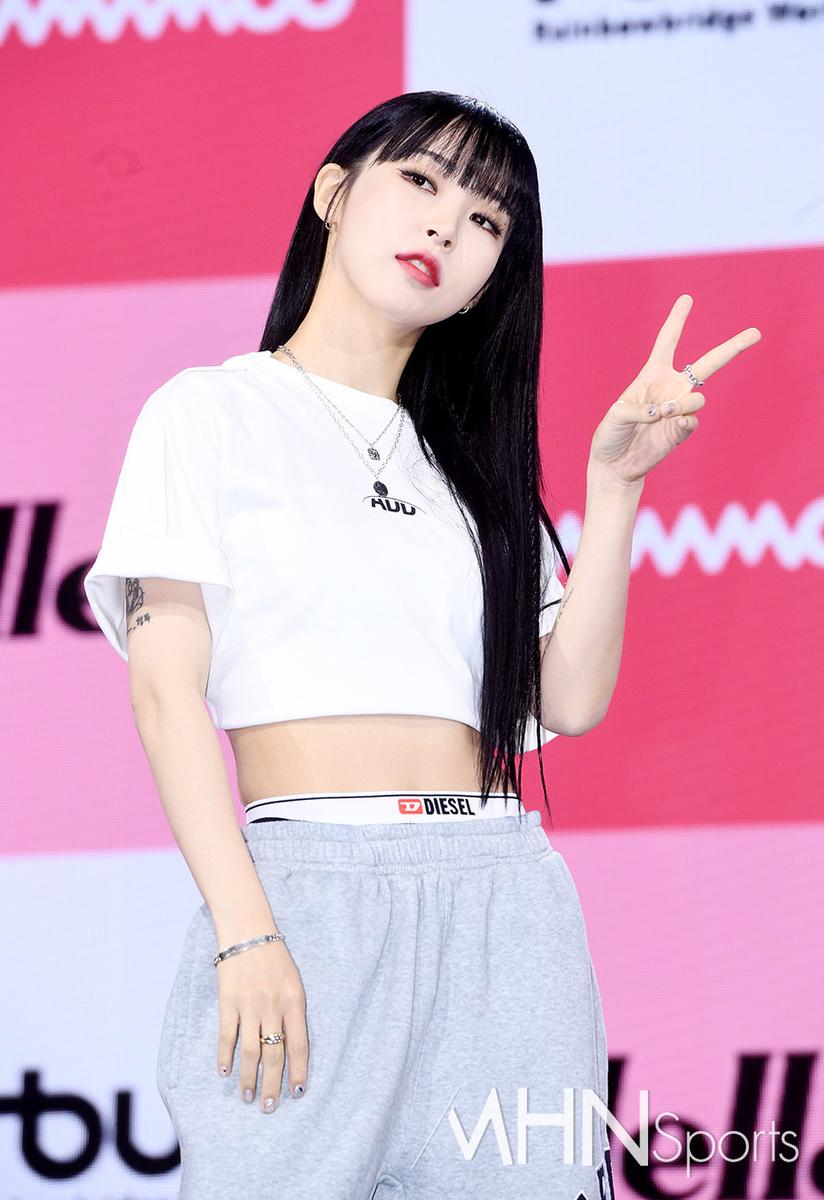 ‘감정까지 세탁할 수 있을까’…문별, 새 미니앨범 ‘laundri’로 컴백